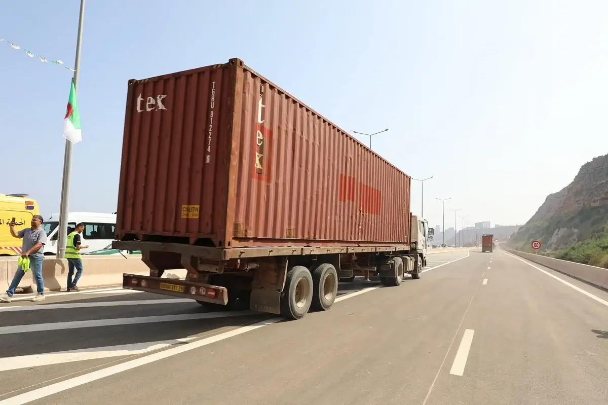 Le 1er tronçon reliant le port d’Oran à l’autoroute Est-Ouest inauguré ...